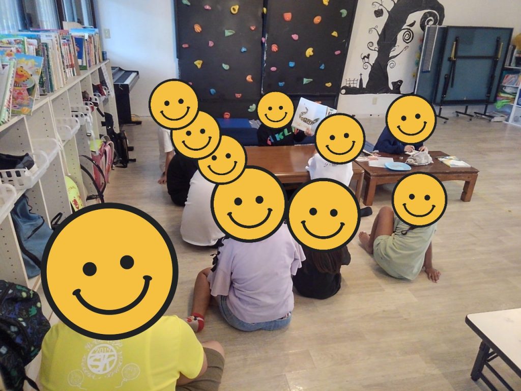 放課後等デイサービスcocoro糸満教室 絵本の読み聞かせ